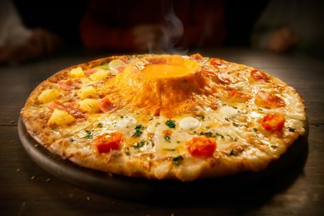 Domino’s erupts with a 1kg Cheese Volcano in Japan | SoraNews24 —Japan ...