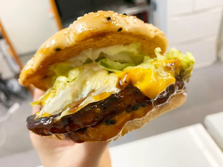 Godzilla burgers appear at McDonald’s Japan, and t’s time to eat them ...
