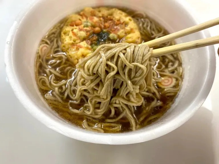 Should you add instant ramen toppings before or after adding hot water ...