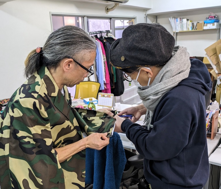 How to throw off your suit and shirt like a Like a Dragon tough guy ...