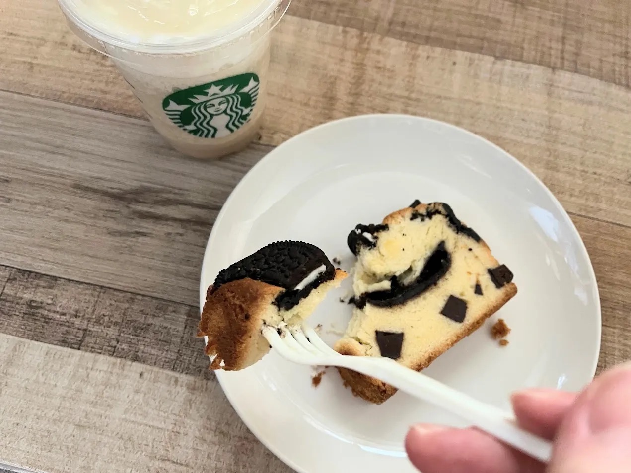Starbucks pairs new Frappuccinos with chocolate cakes for Valentine’s ...