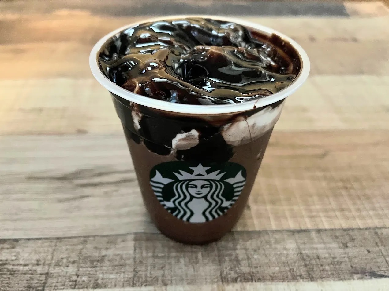 Starbucks pairs new Frappuccinos with chocolate cakes for Valentine’s ...