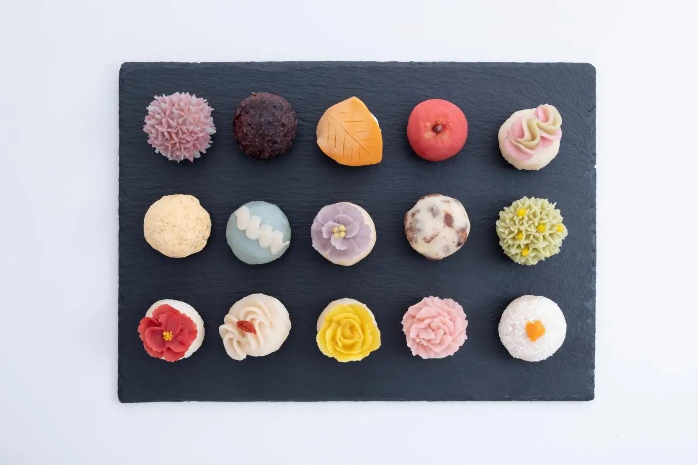 This Japanese sweets shop specializes in beautiful flower-shaped ohagi ...