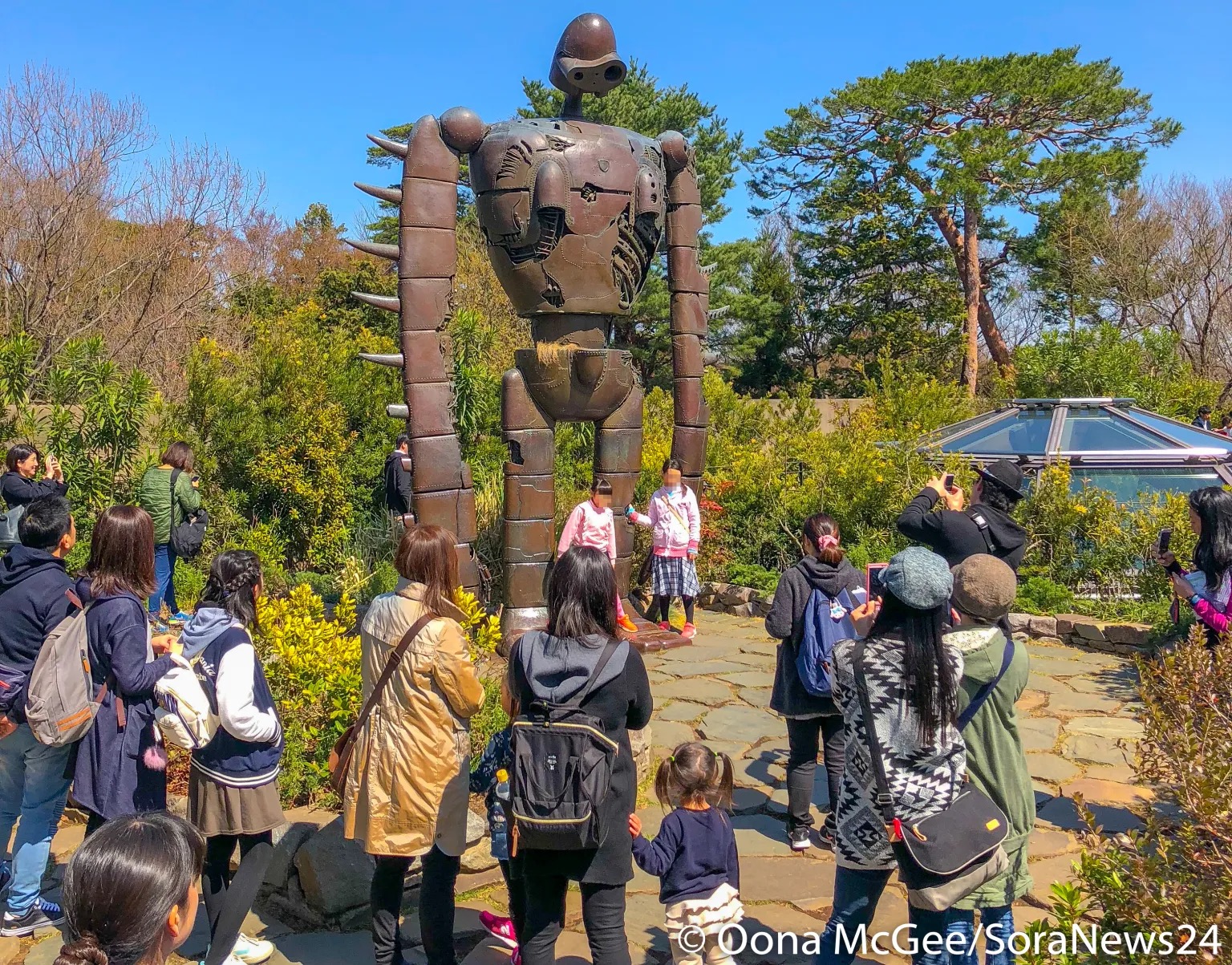 Ghibli Museum’s rooftop Robot Soldier captivates fans as snow falls in ...