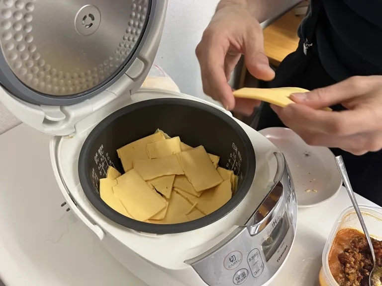 How to make a massive five-layer lasagna…in your rice cooker ...