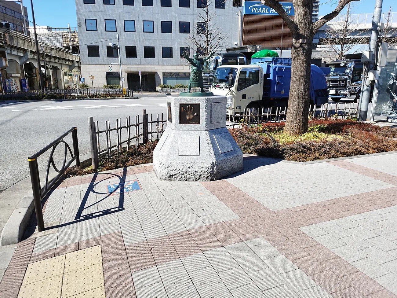 Japanese manhole covers become a hit with foreign tourists in off-the ...