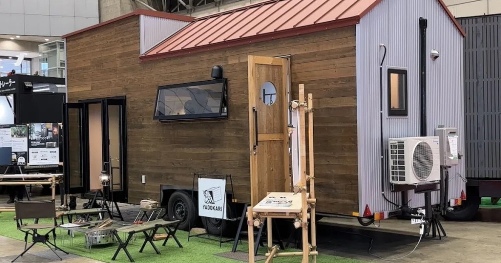 This fully-functioning tiny trailer house is cheaper than buying an ...