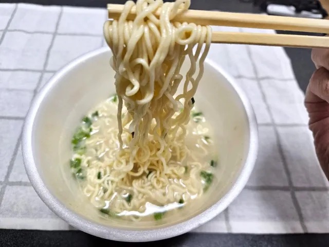 Does Japan’s “Stinky but Tasty” tonkotsu ramen live up to its name ...