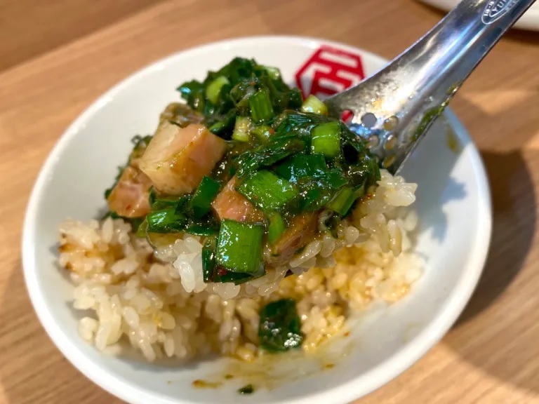 New famous food of Akihabara! Reiwa garlic chive ramen is delicious two ...