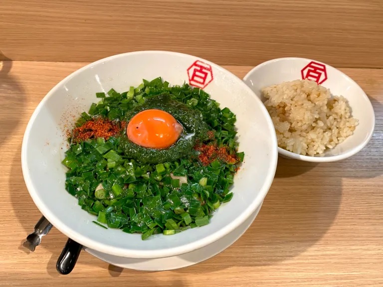 New famous food of Akihabara! Reiwa garlic chive ramen is delicious two ...