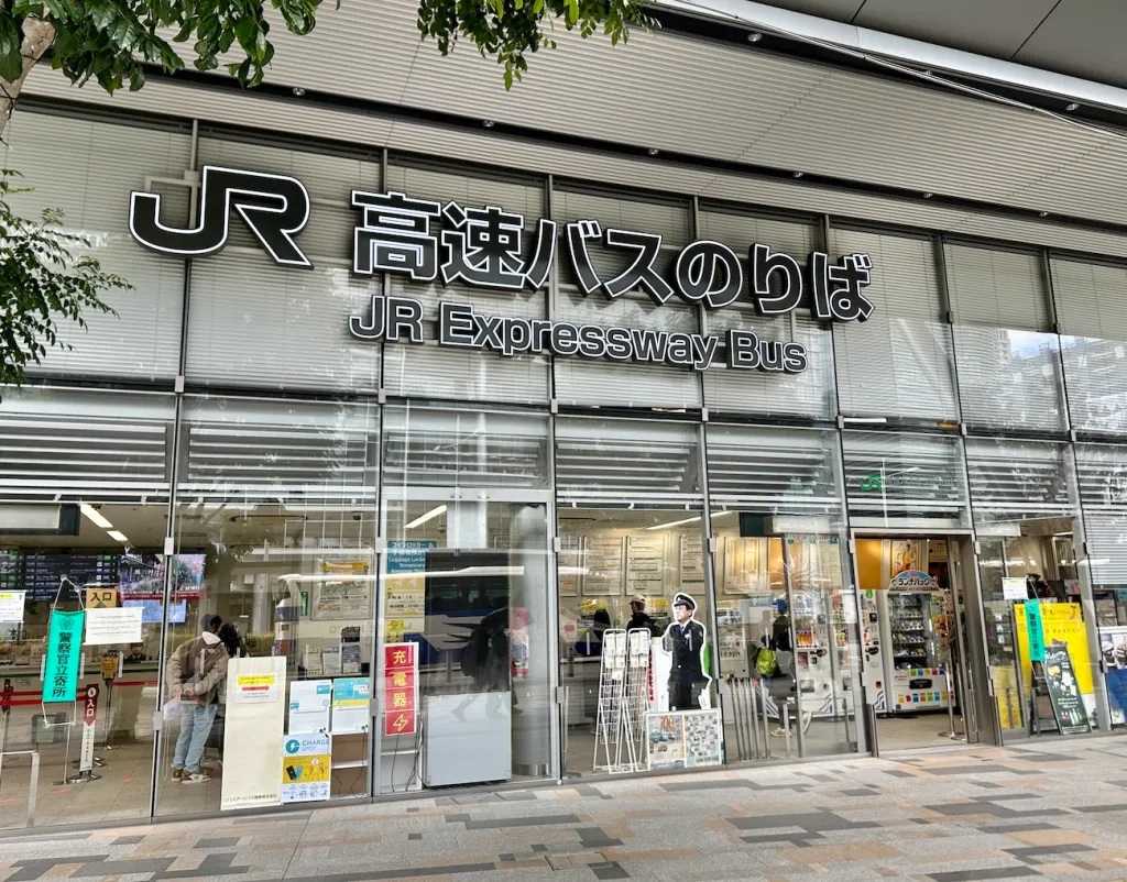 We get our hands on a model of a popular Japanese bus, complete with ...