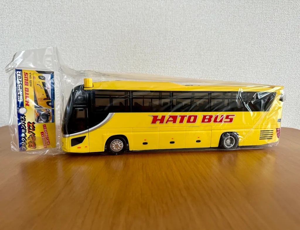 We get our hands on a model of a popular Japanese bus, complete with ...