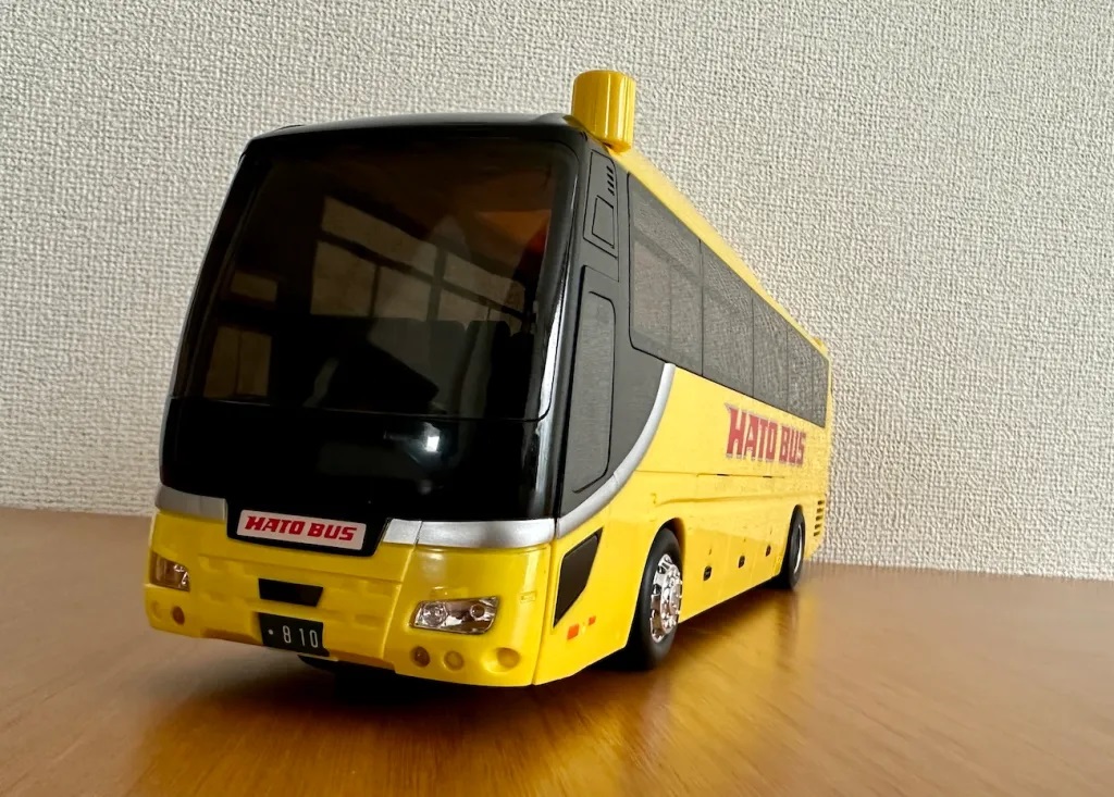 We get our hands on a model of a popular Japanese bus, complete with ...