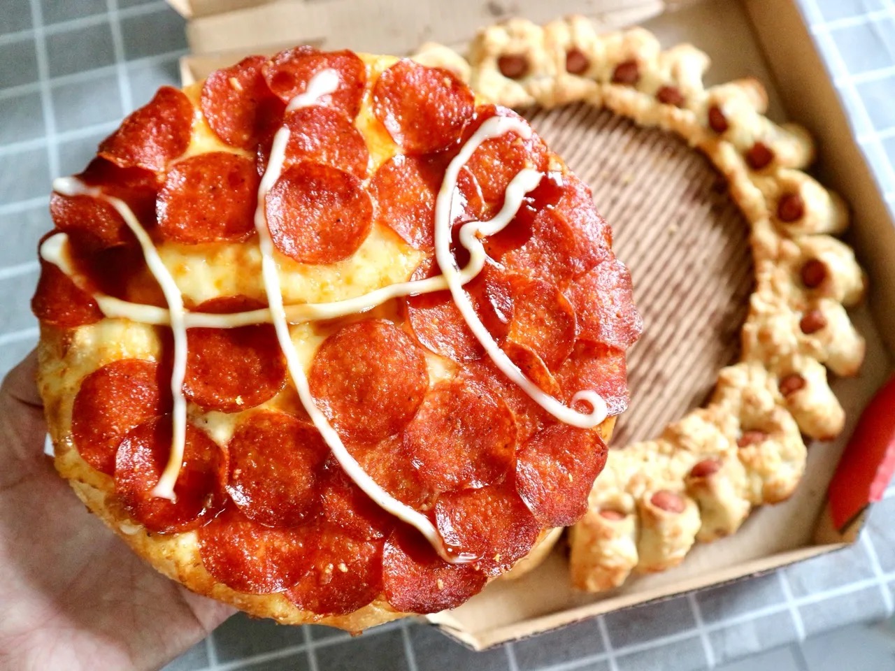 Pizza Hut Taiwan serves up a slam dunk with…an edible basketball and ...