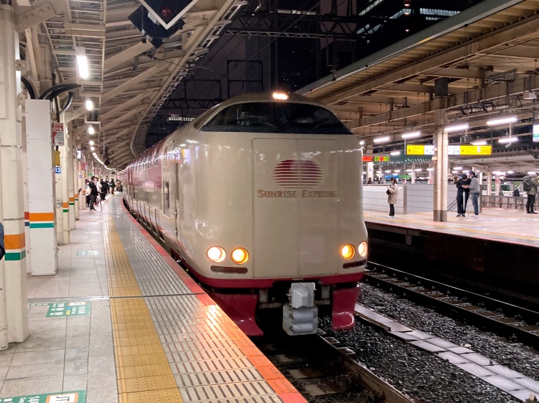 An overnight trip on the Sunrise Izumo, Japan’s awesome Tokyo-Shimane ...