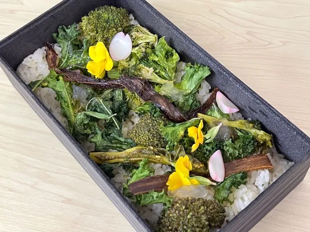 Secret Kitchen bento serves Japanese flowers, birds, wind and moon in a ...