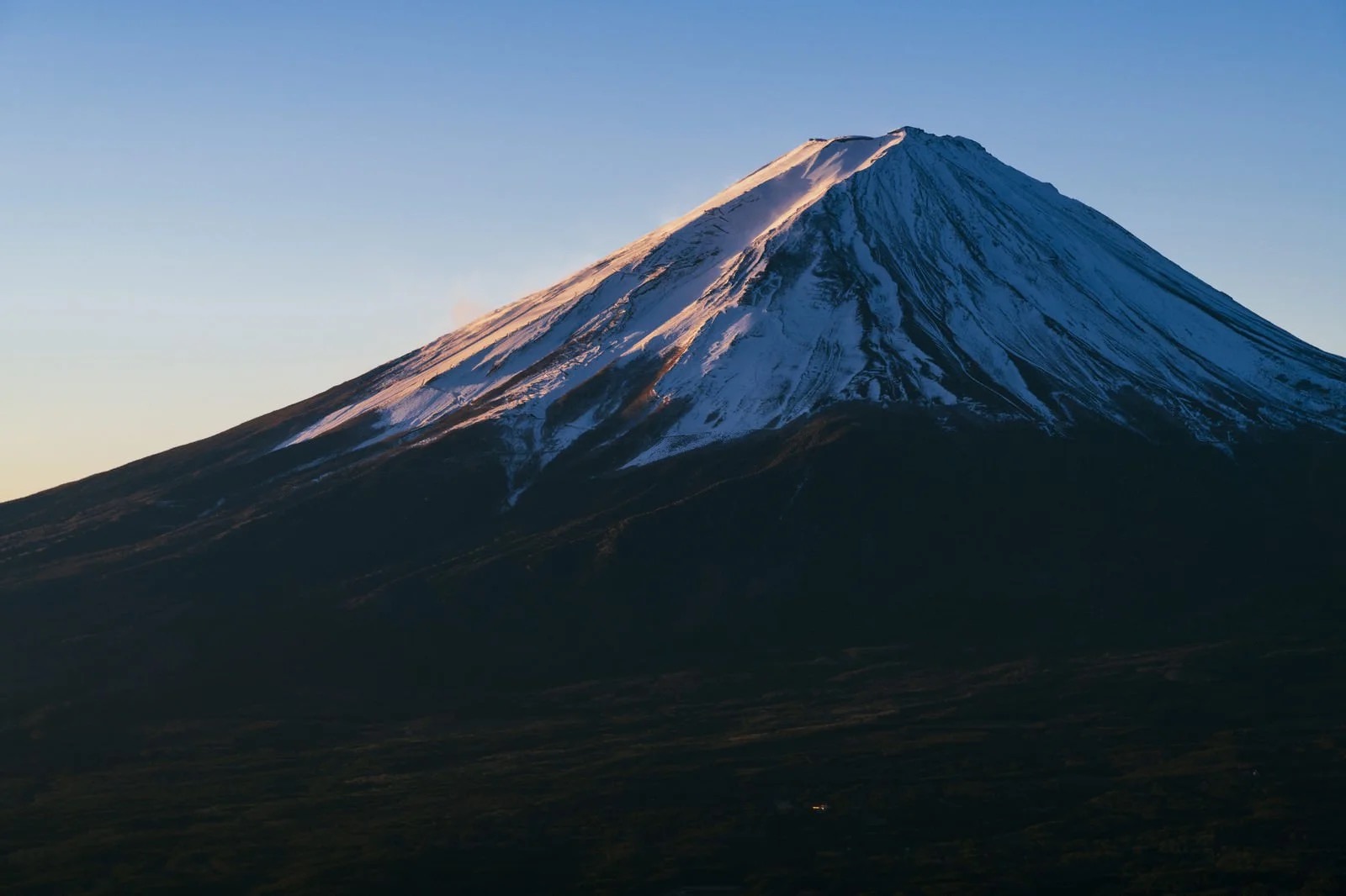 Mt. Fuji-blocking screen installed as response to bad tourist manners ...