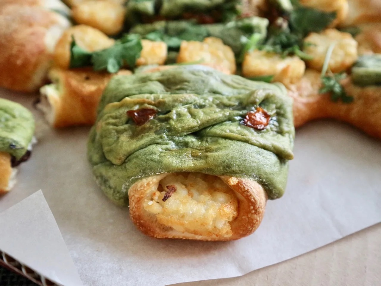 Pizza Hut releases a turtle pizza that looks like a Teenage Mutant ...