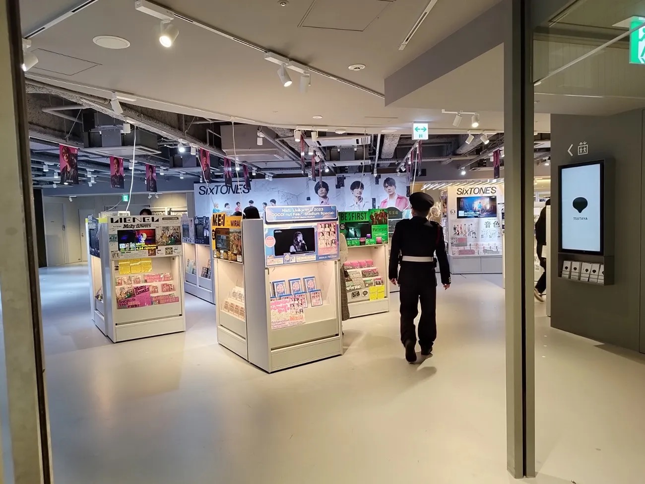 Starbucks at Shibuya Scramble Crossing reopens, but is it really bigger ...
