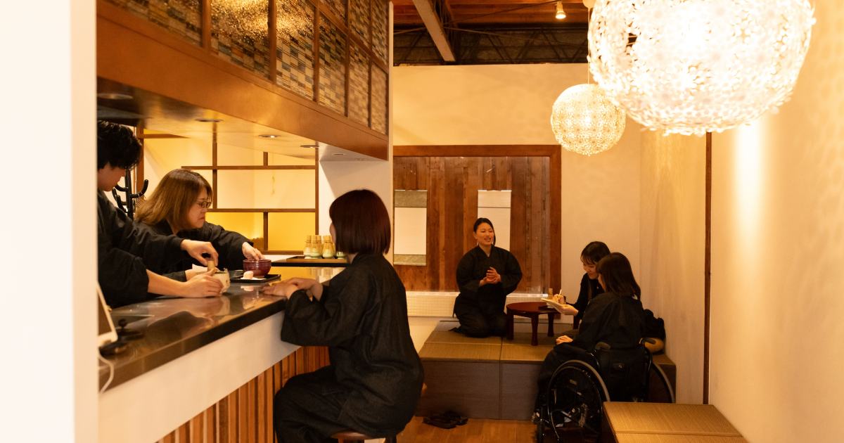 New silent cafe opens in Japan, where talking and music is not allowed ...
