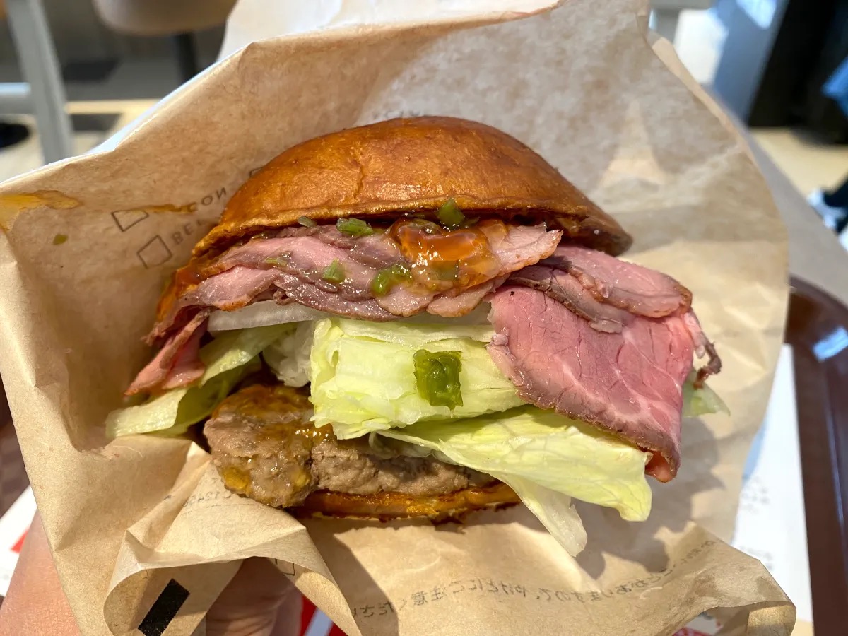 Wendy’s releases a Pretzel Roast Beef Burger aimed at foreign tourists ...