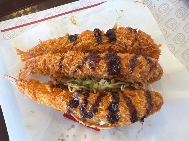 Japanese burger chain makes jaws drop with the Miso Ebi Fry ...