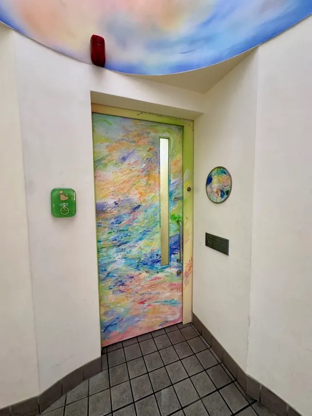 Japanese public toilet becomes a tourist attraction in Tokyo ...