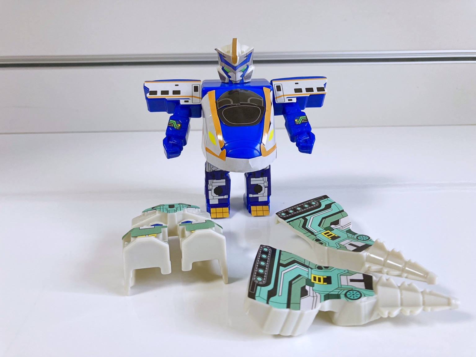 McDonald’s Happy Meals in Japan now come with Shinkansen robots ...