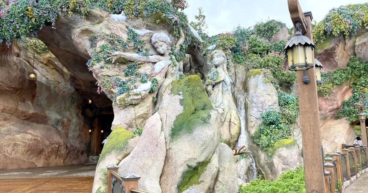 Tokyo DisneySea’s Frozen Kingdom: Elsa’s home at Fantasy Springs has a ...