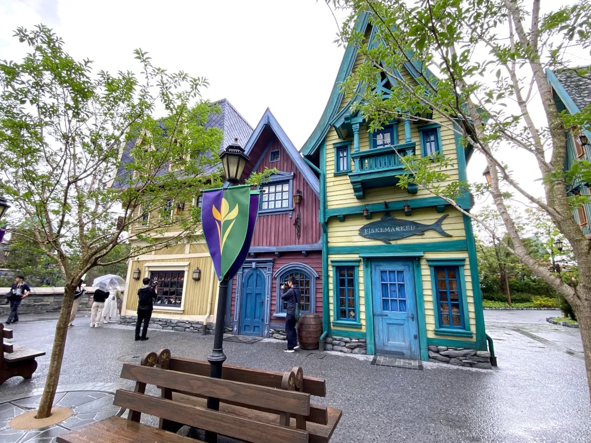 Tokyo DisneySea’s Frozen Kingdom: Elsa’s home at Fantasy Springs has a ...