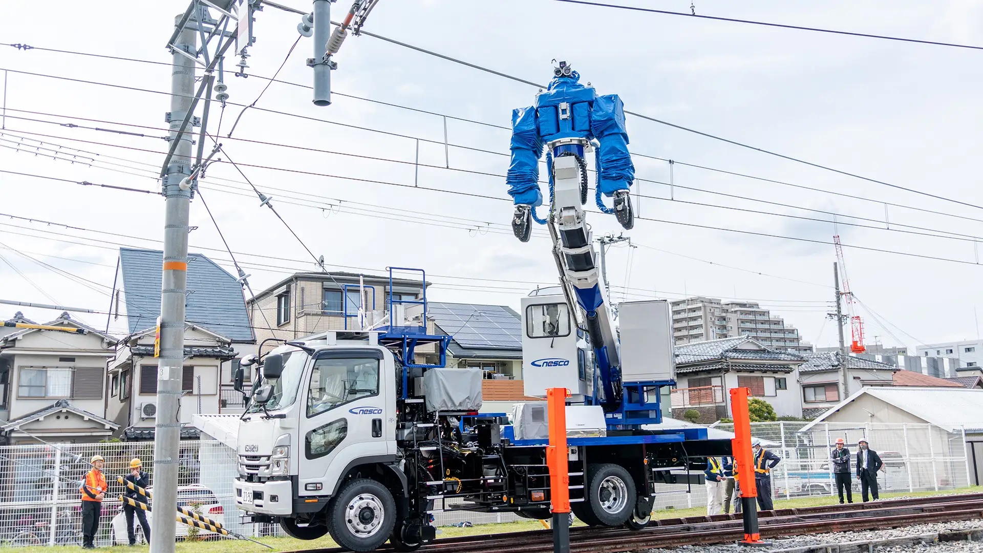 Japan Railways now has giant robots performing maintenance work via VR ...