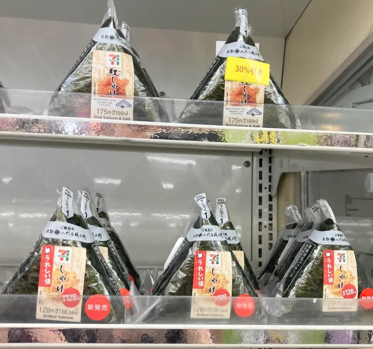 7-Eleven Japan now has two tiers of salmon rice balls, but is the new ...
