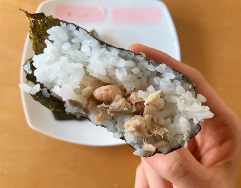 7-Eleven Japan now has two tiers of salmon rice balls, but is the new ...