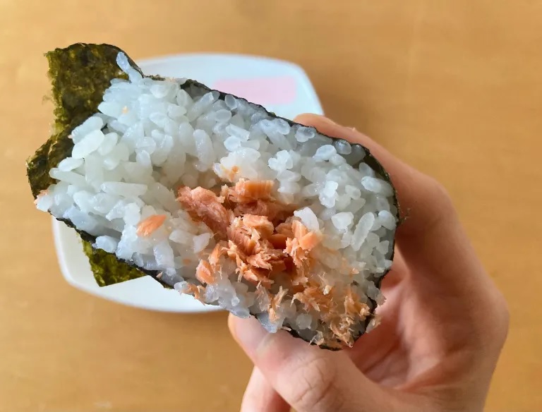 7-Eleven Japan now has two tiers of salmon rice balls, but is the new ...