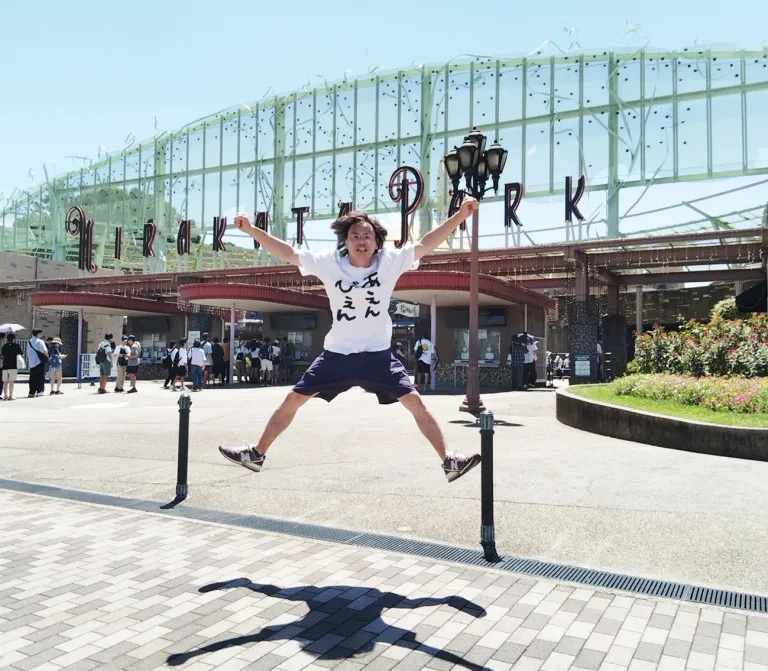 Japanese theme park’s Hololive art event: A fun day for sweaty otaku ...