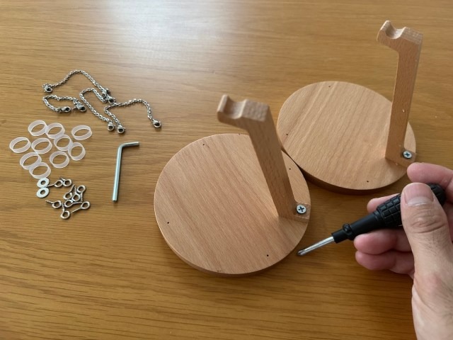 Defying gravity and common sense with the lowest-rated tensegrity table ...