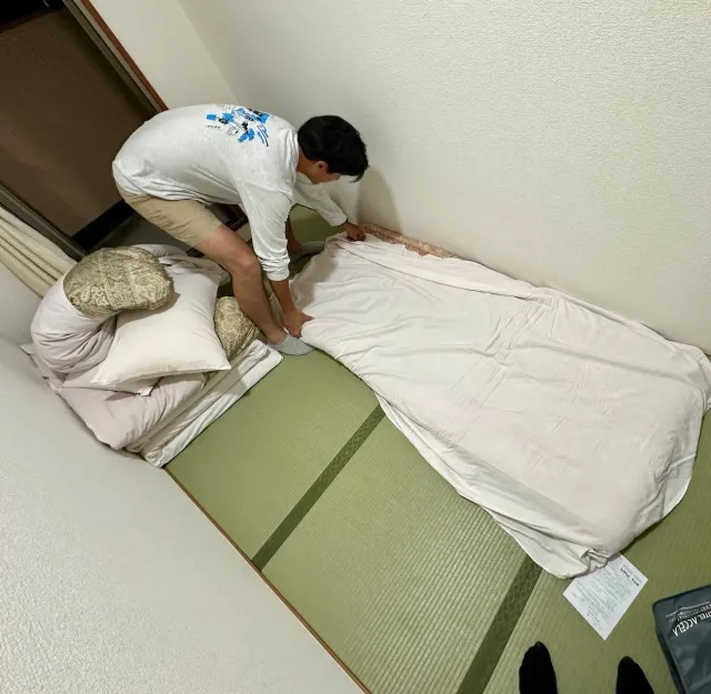 Smallest hotel room in Tokyo? This cheap stay for two will turn friends ...