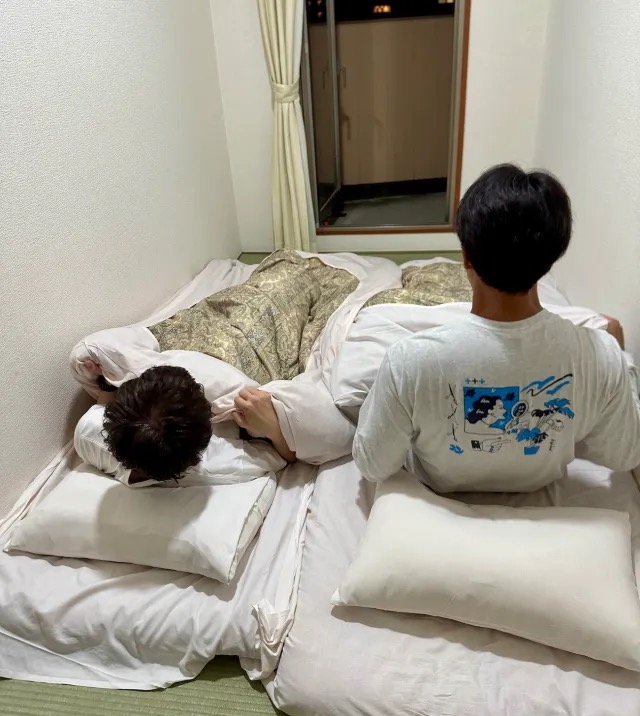 Smallest hotel room in Tokyo? This cheap stay for two will turn friends ...