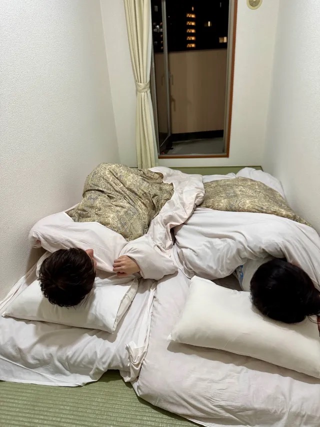 Smallest hotel room in Tokyo? This cheap stay for two will turn friends ...