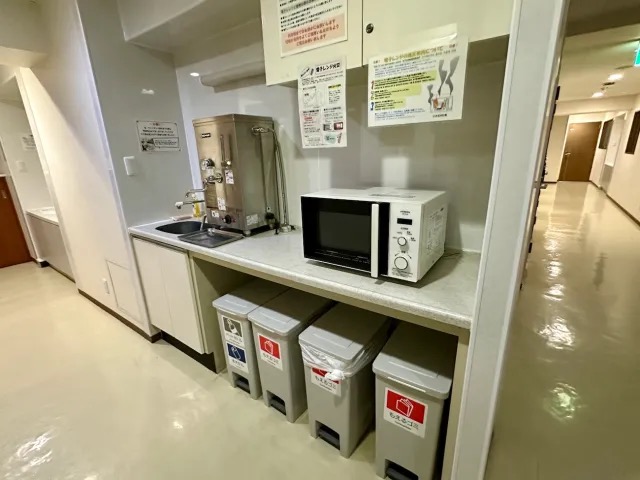 Smallest hotel room in Tokyo? This cheap stay for two will turn friends ...