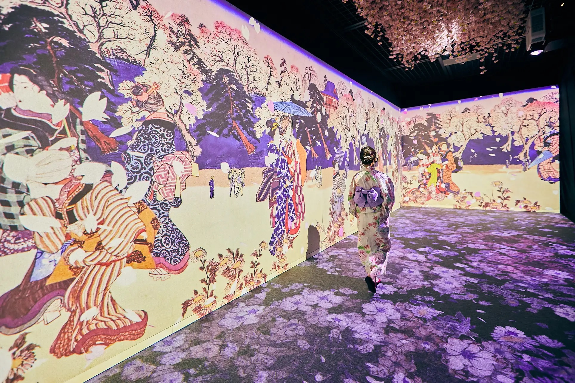 Amazing ukiyo-e art exhibit gives you the chance to step inside a woodblock print and snap ...