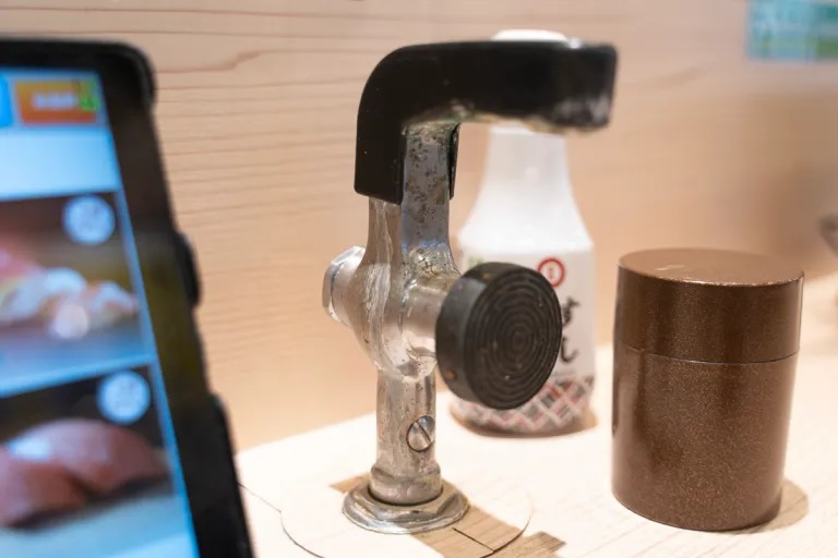 How to use the self-serve dispensers for green tea at conveyor bel ...