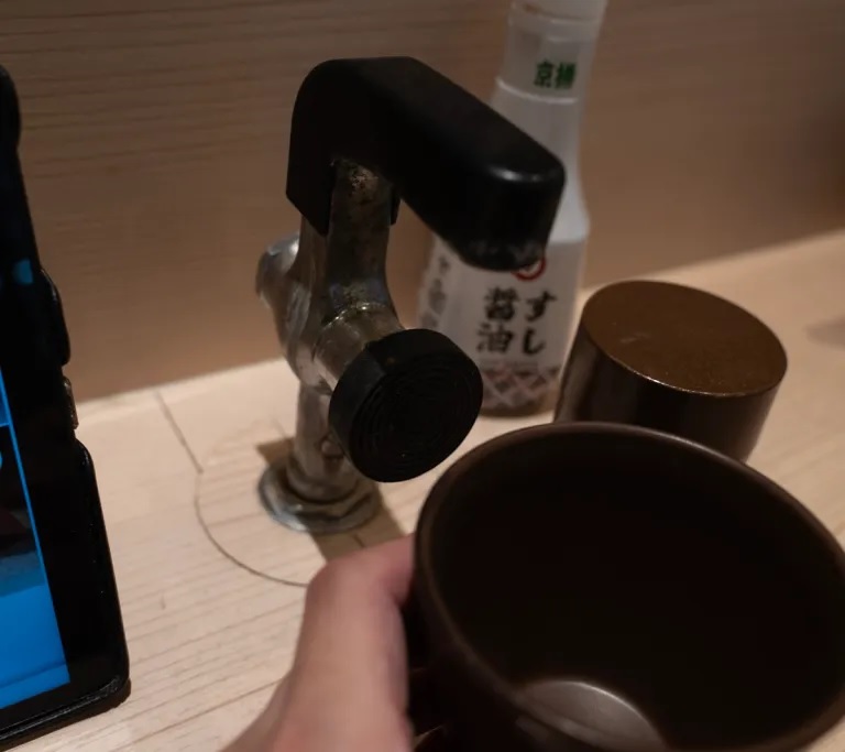 How to use the self-serve dispensers for green tea at conveyor bel ...