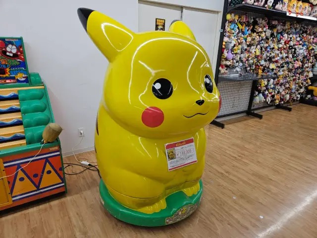 We try to buy a retro Japanese coin-operated arcade machine at this ...