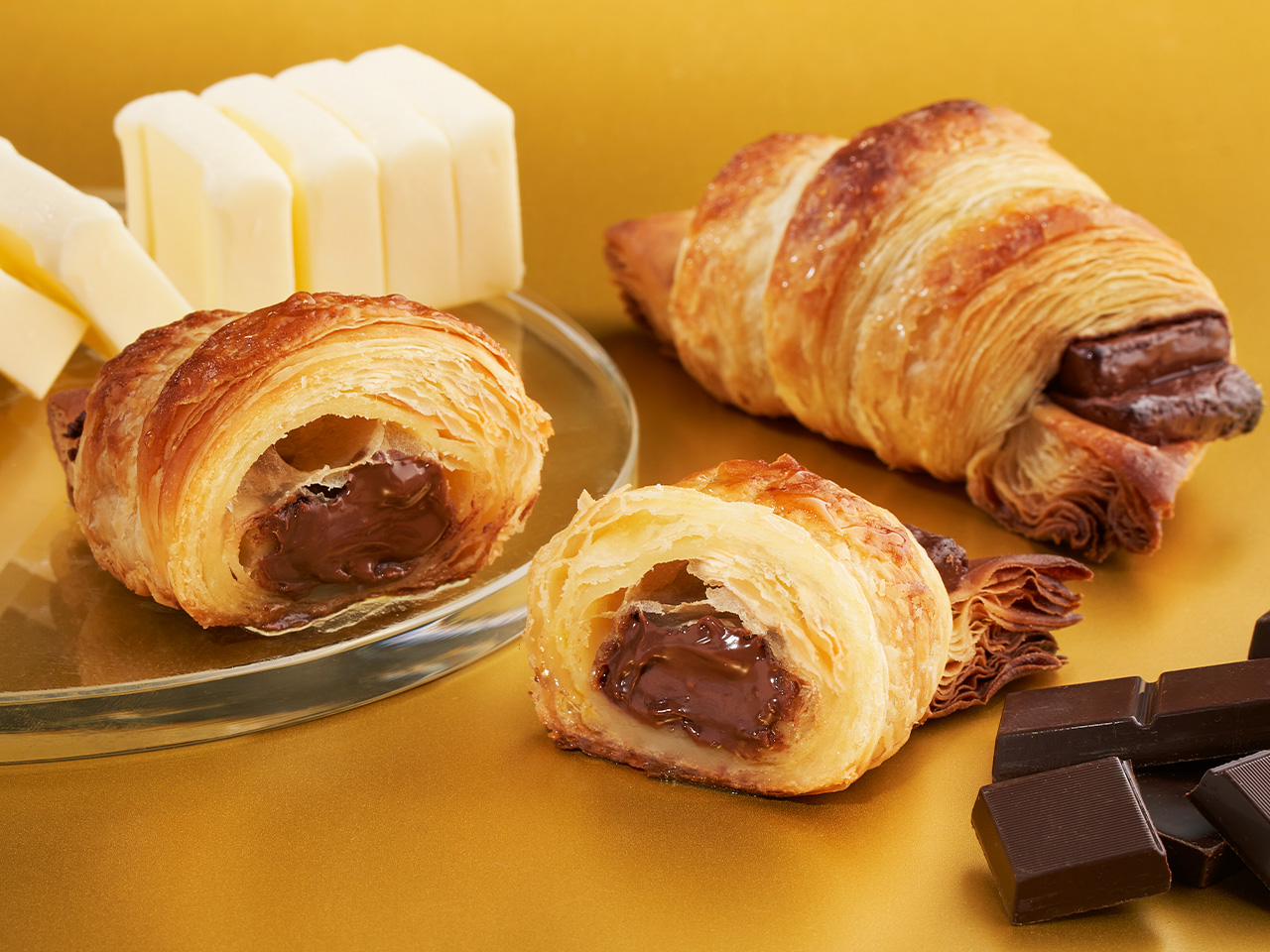 Tiny chocolate croissants cause a big stir at popular bakery cafe in ...