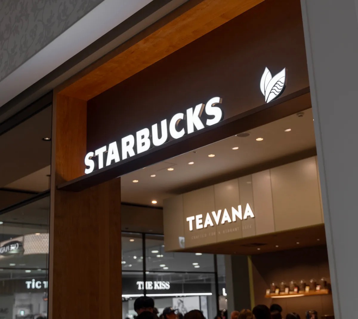 How long does it take to order at all SEVEN Starbucks stores at this ...
