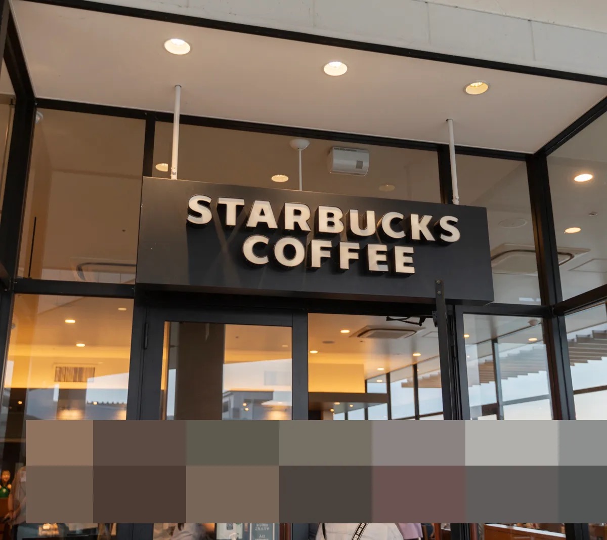 How long does it take to order at all SEVEN Starbucks stores at this ...