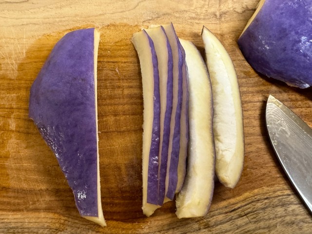 What’s the deal with akebi, the perfectly purple, alien-like fruit that ...