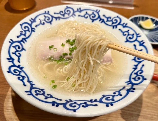 Clear tonkotsu ramen becomes a cult hit at “Ramen Runway” in Japan ...