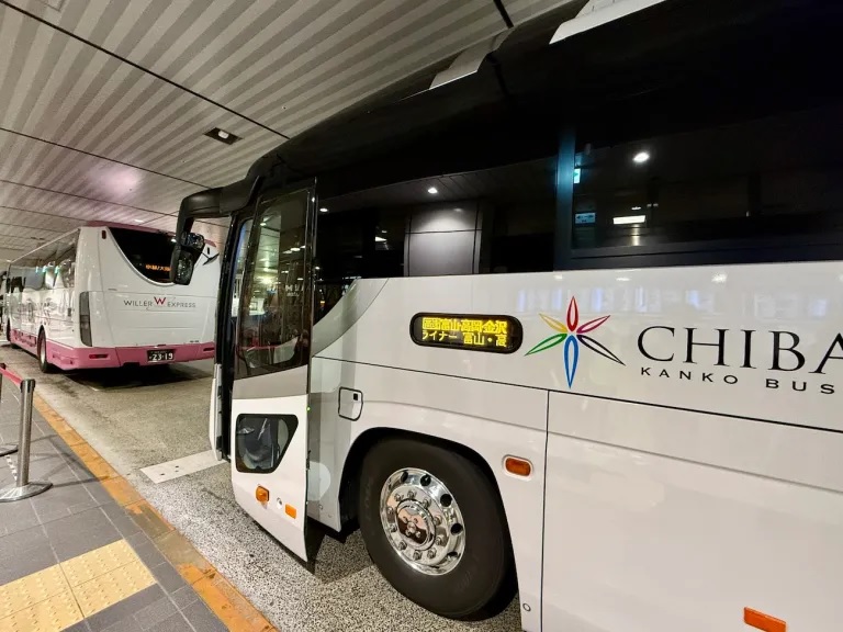 No train, no hotel – How to do an overnight bus trip to Kanazawa from ...